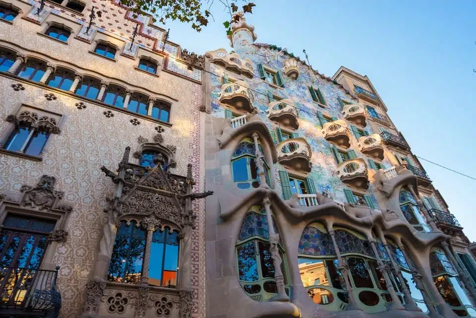 Gaudi Tour Barcelona 2025 • Expert Guide